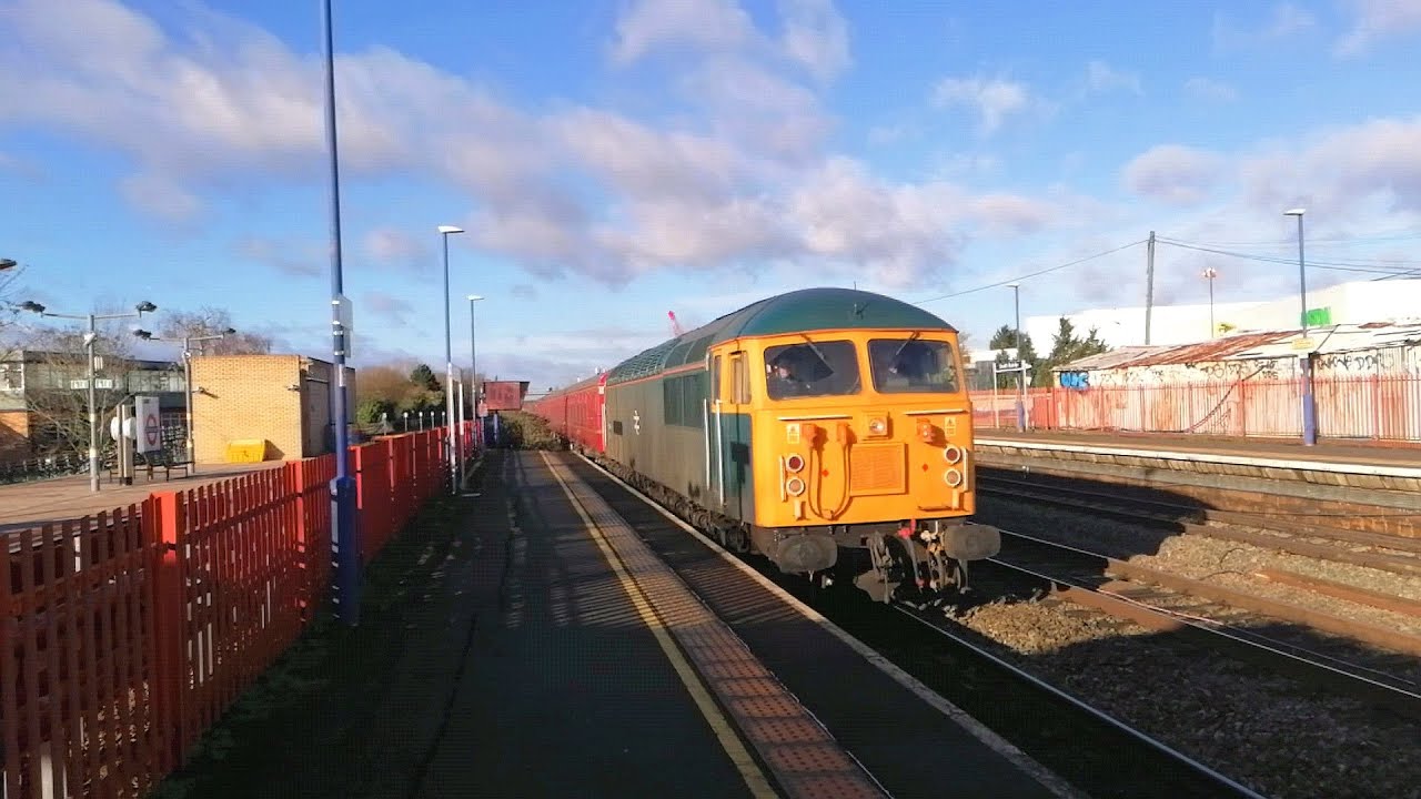 *RARE* 56 081 + 4 TC (class 438) units pass South Ruislip - 09/01/23 ...