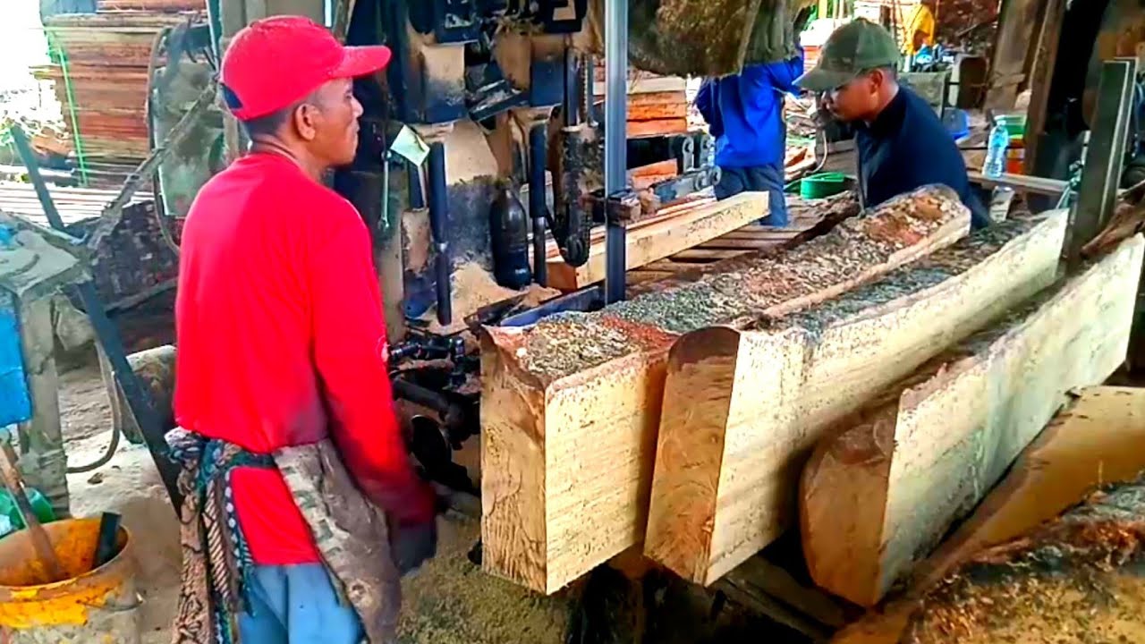 BESAR...!! PENGGERGAJIAN KAYU MEDANG - YouTube