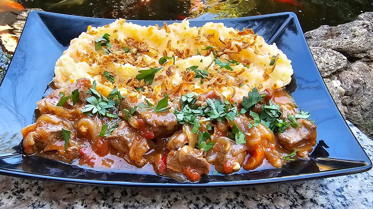 Inima de vițel în sos de ceapa cu piure rustic. - YouTube