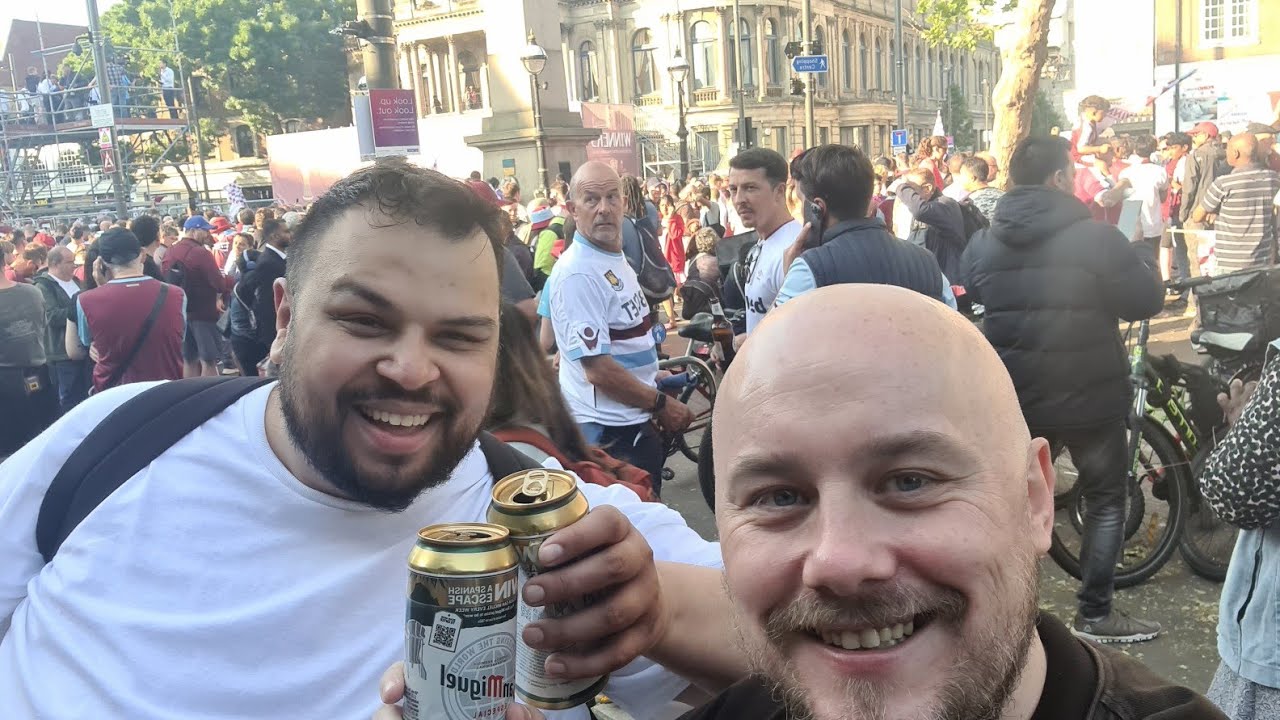 "I Can't Stop Crying" West Ham European Trophy Parade In Stratford ...