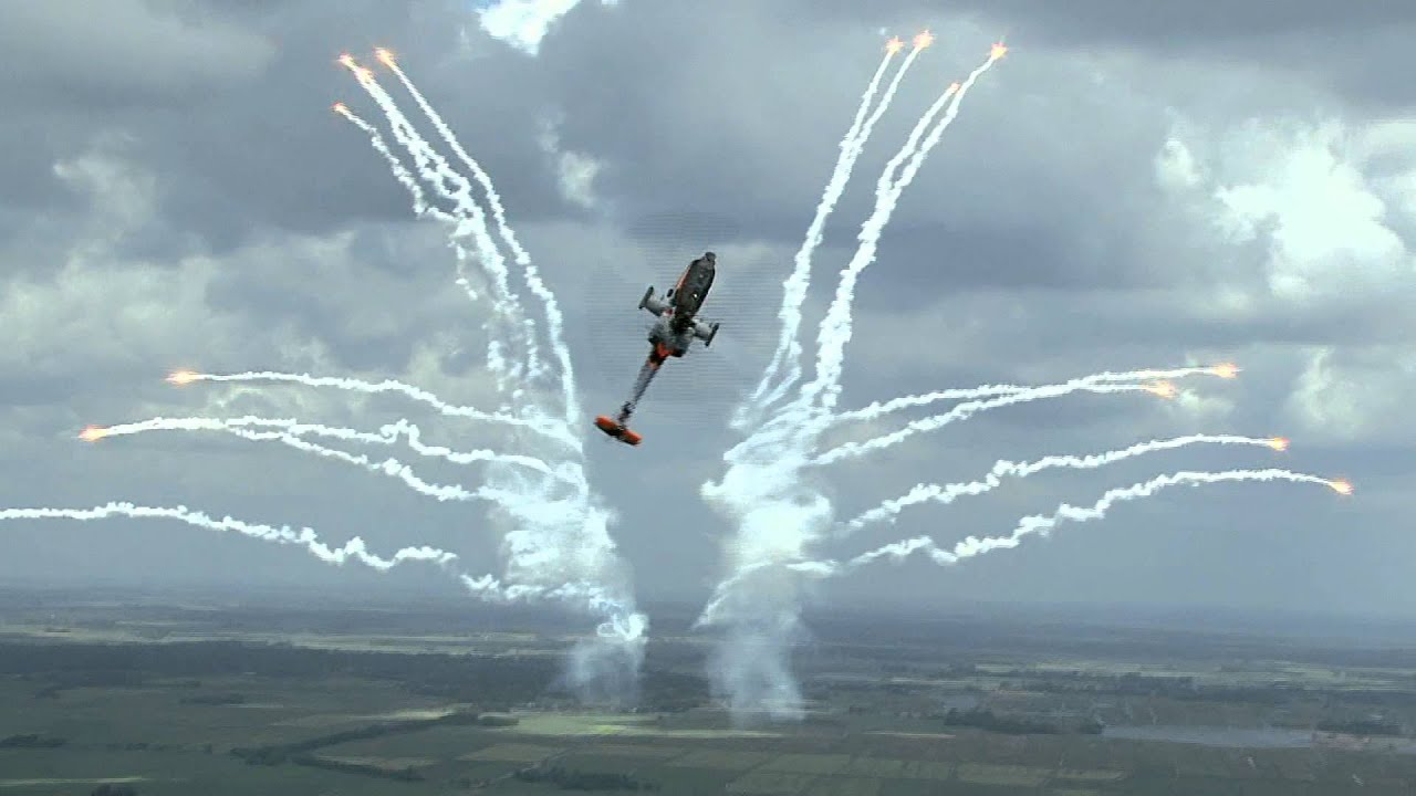 Apache Solo Display Team op Luchtmachtdagen 2011 - YouTube