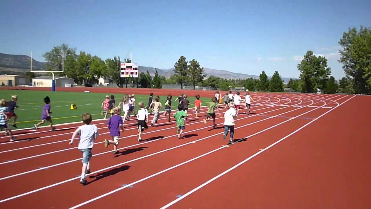 Boys' first grade half-mile run, Mesa Elementary - YouTube