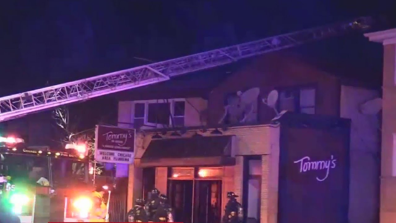 Fire damages Tommy's on Higgins bar in Norwood Park - YouTube