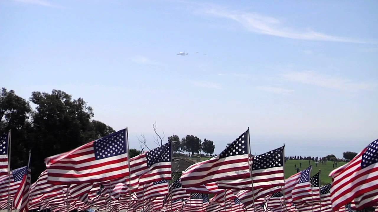 Space Shuttle Endeavour flies over Pepperdine - YouTube
