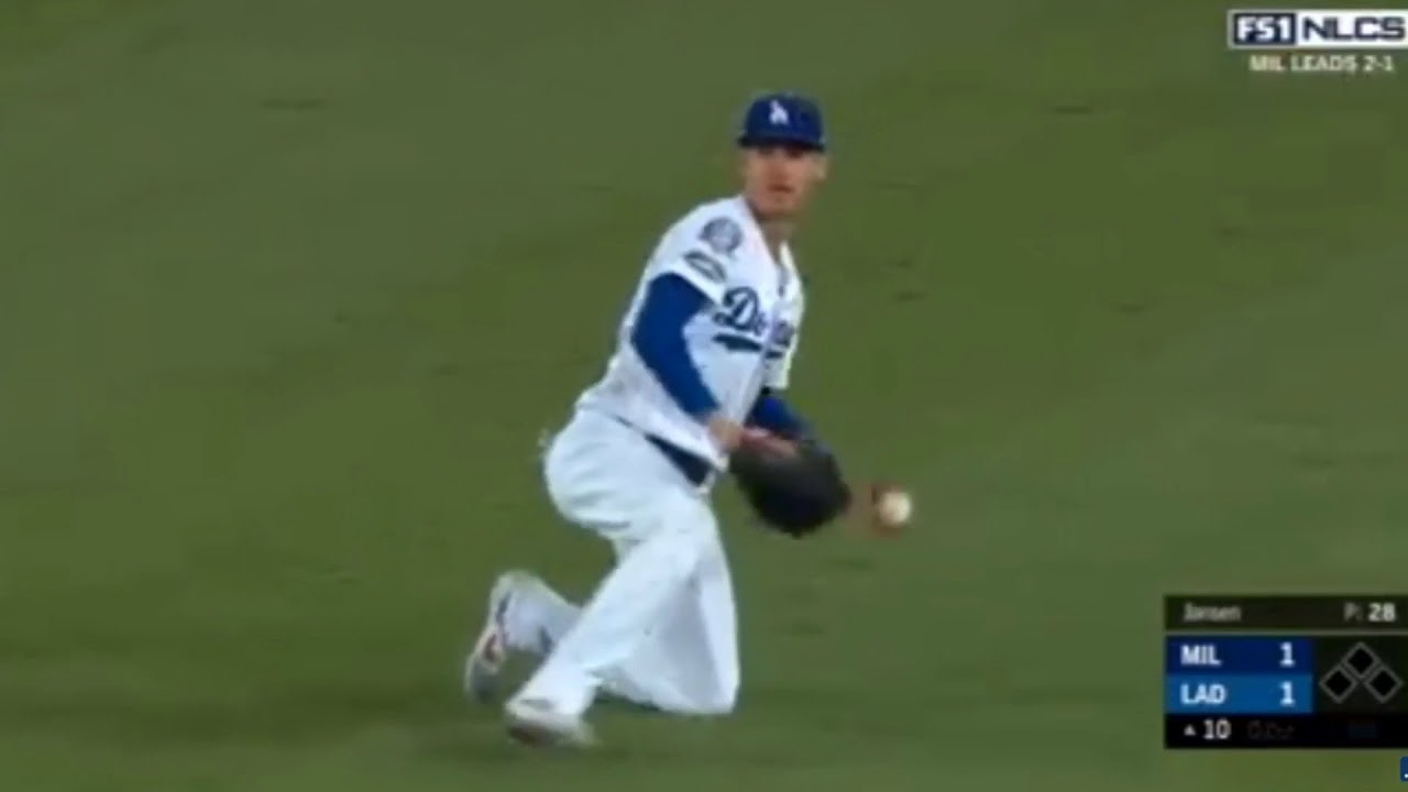 Cody Bellinger Makes Spectacular Catch and Hits Walk Off in 13th - YouTube