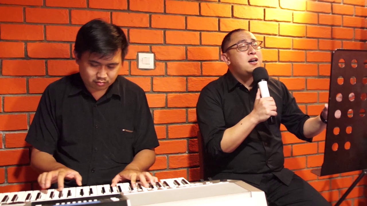 Worship Moments - Bapa Kau Setia Cover - YouTube