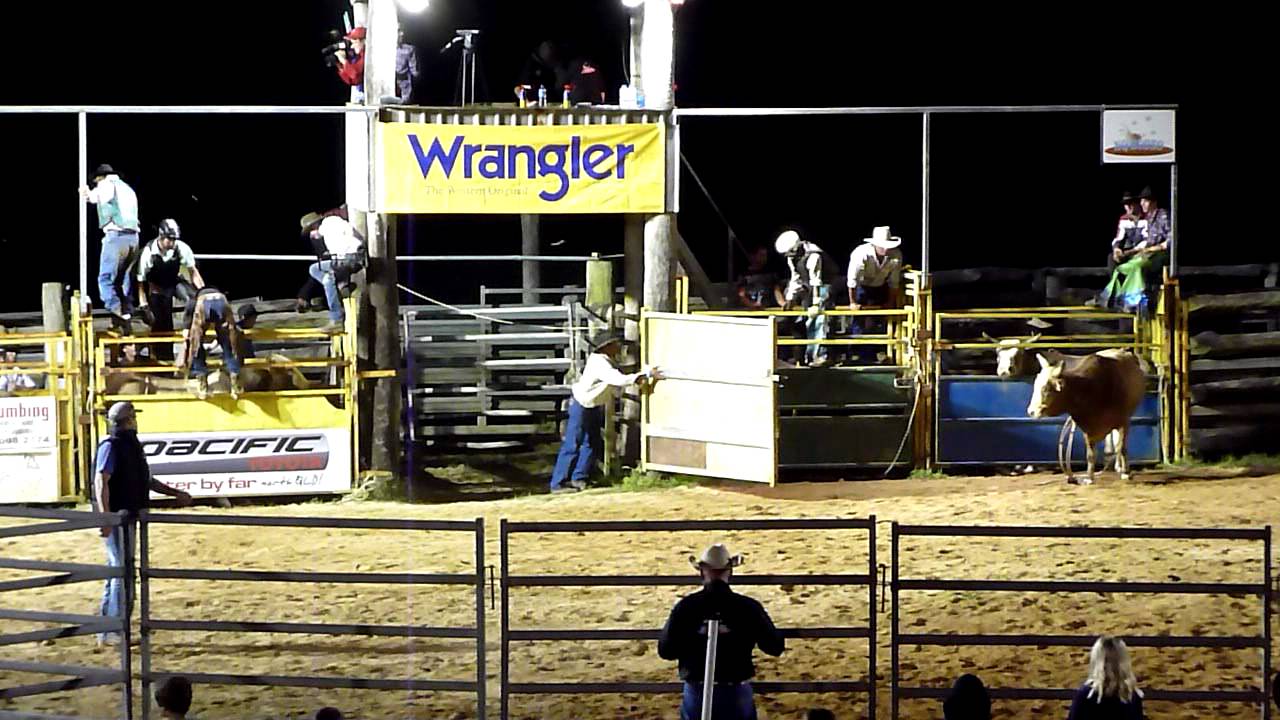 Bullride at Mossman - YouTube