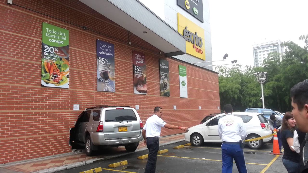 "Increíble Accidente en Carulla Oviedo Medellín - ¡Mira lo que sucedió ...