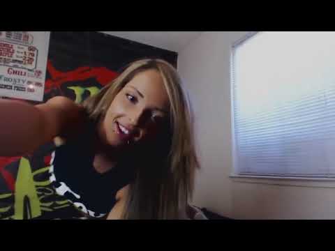 Sexy white girl got moves twerking her nice ass