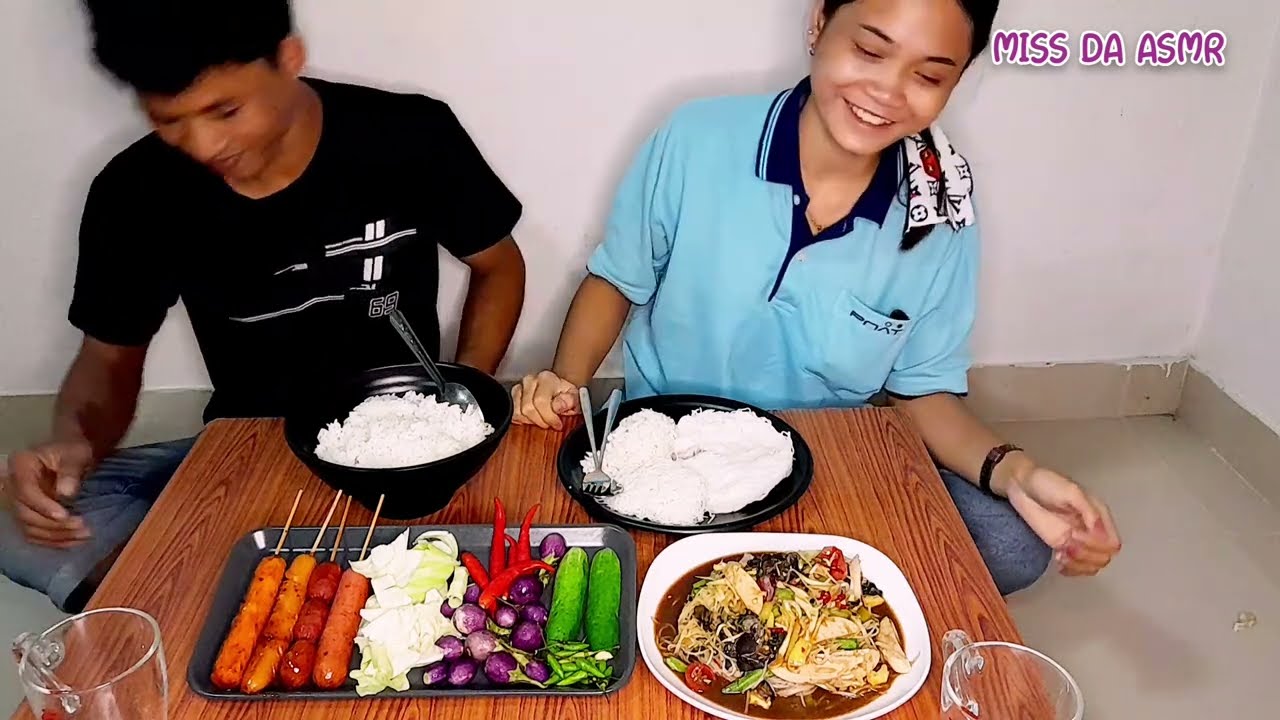 ASMR กินส้มตำกับฮอตดอก 《MISS DA ASMR 》 - YouTube