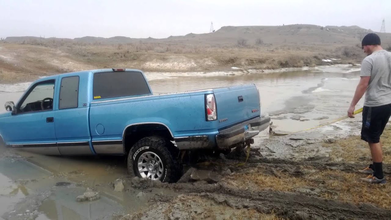Mudding with some friends - YouTube