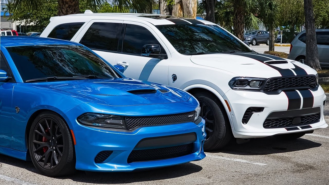 Dodge Charger SRT Hellcat VS SRT Hellcat Durango drag race. - YouTube