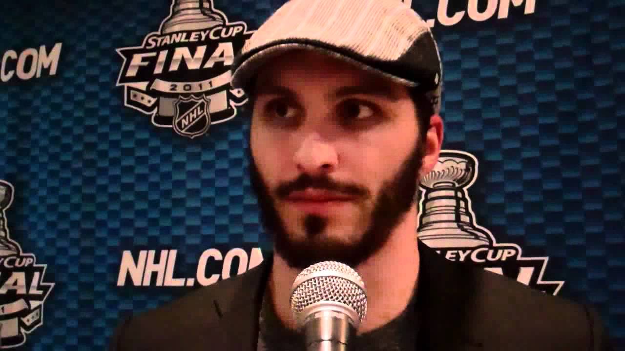 June 5 2011 Max Lapierre Vancouver Canucks NHL Stanley Cup.flv - YouTube