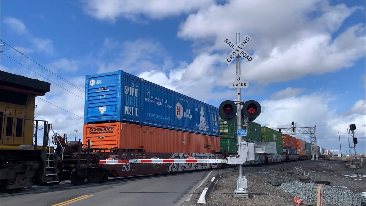 UP 8122 Z-Train Intermodal North - S. McKinley Avenue Railroad Crossing ...