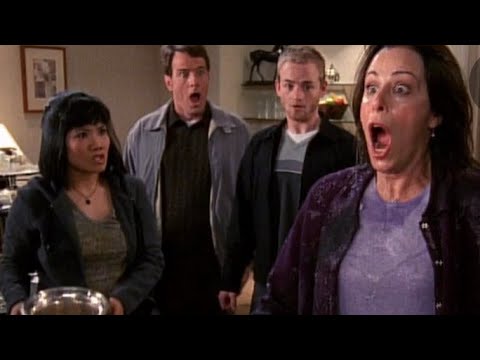 Malcolm In The Middle  - Lois Wilkerson VS Francis's Wife Piama S3 E15 (Hal's Birthday)