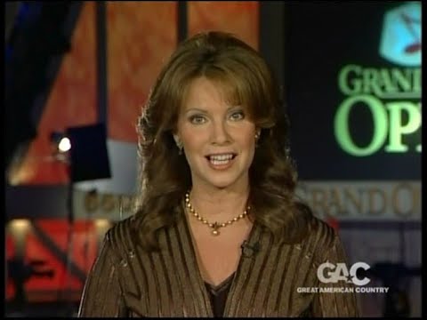 Off Stage with Lorianne Crook - Garth Brooks - 2007 - YouTube