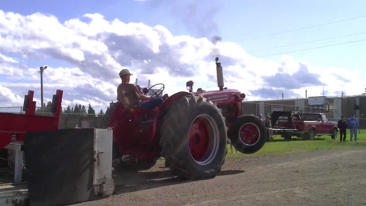 McCormick Deering WD9 Tractor Pull - YouTube