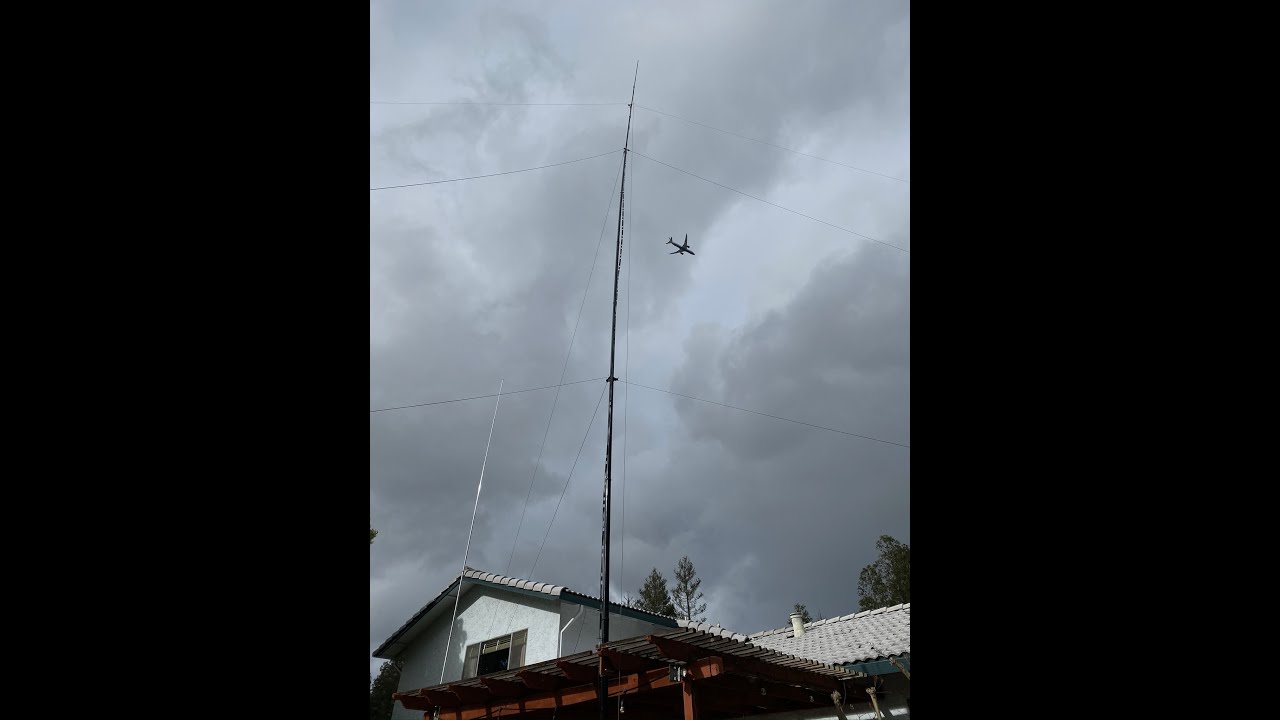 A HF antenna for amateur radio using a Spiderbeam mast for center ...