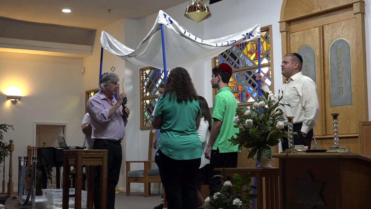 Temple Beth El Israel New members receiving their personal Torahs - YouTube