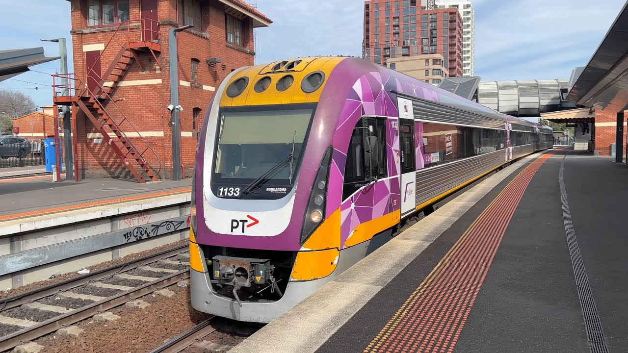 V/Line VL33 Departing Footscray Station from Waurn Ponds to Melbourne ...