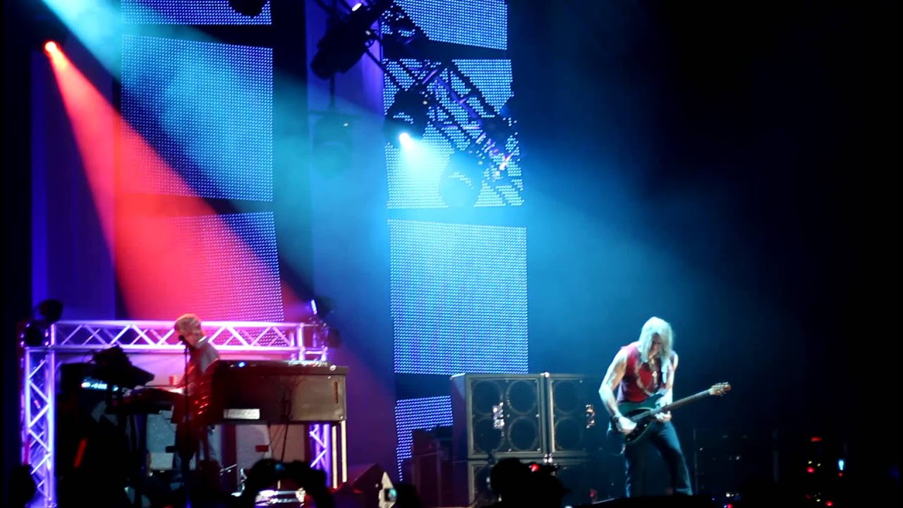 Deep Purple Dubai Jazz Festival 2013 (Steve Morse Solo) - YouTube