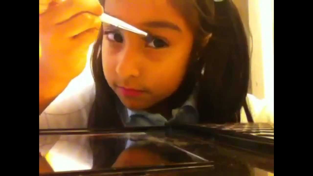 Kids Makeup Tutorial: First Time Applying Makeup - YouTube