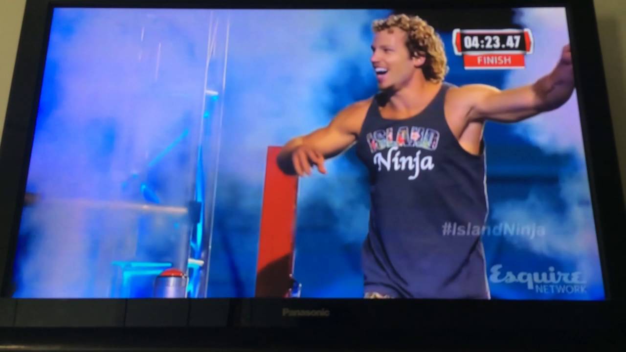 Guy dabs on buzzer in America Ninja Warrior - YouTube
