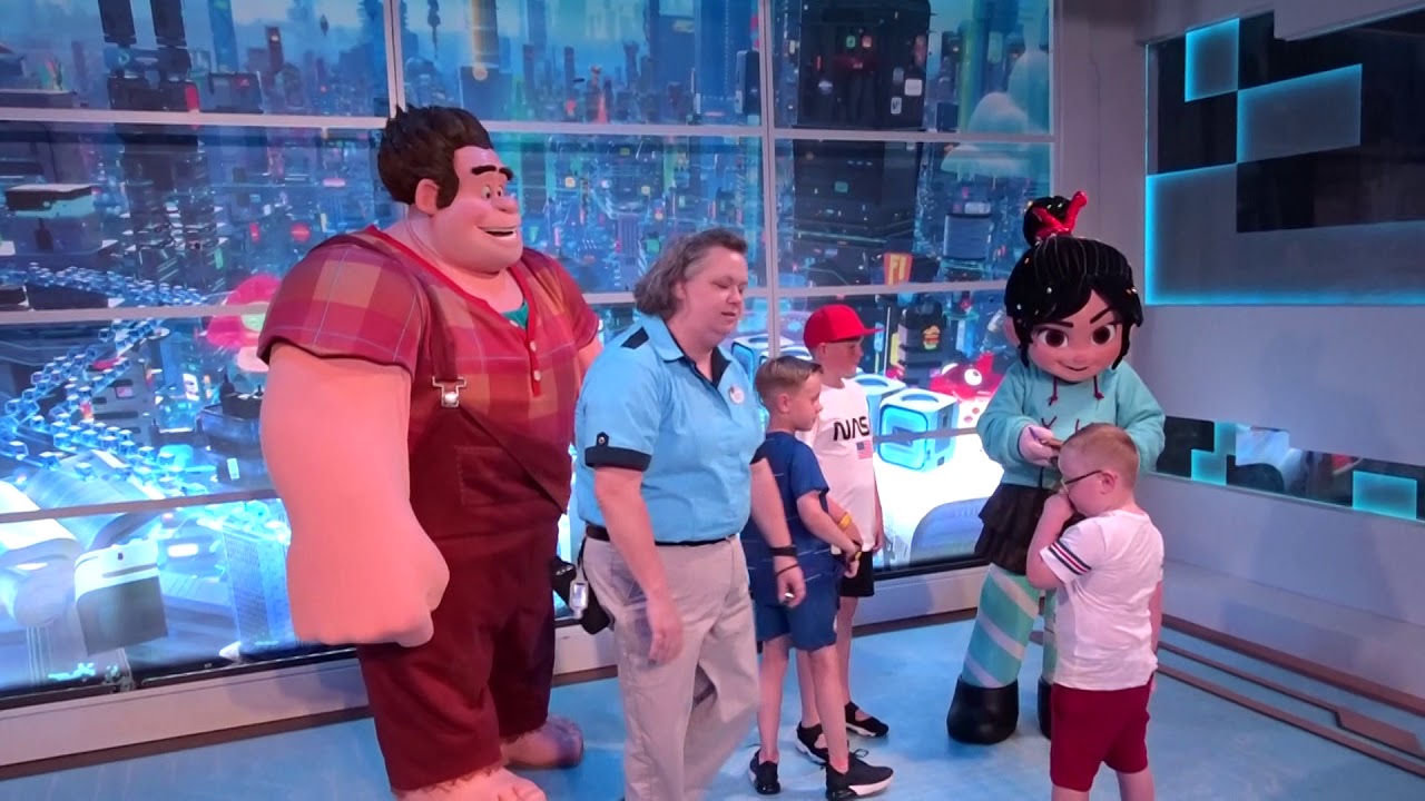 Disney World Wreck it Ralph Epcot Centre - YouTube