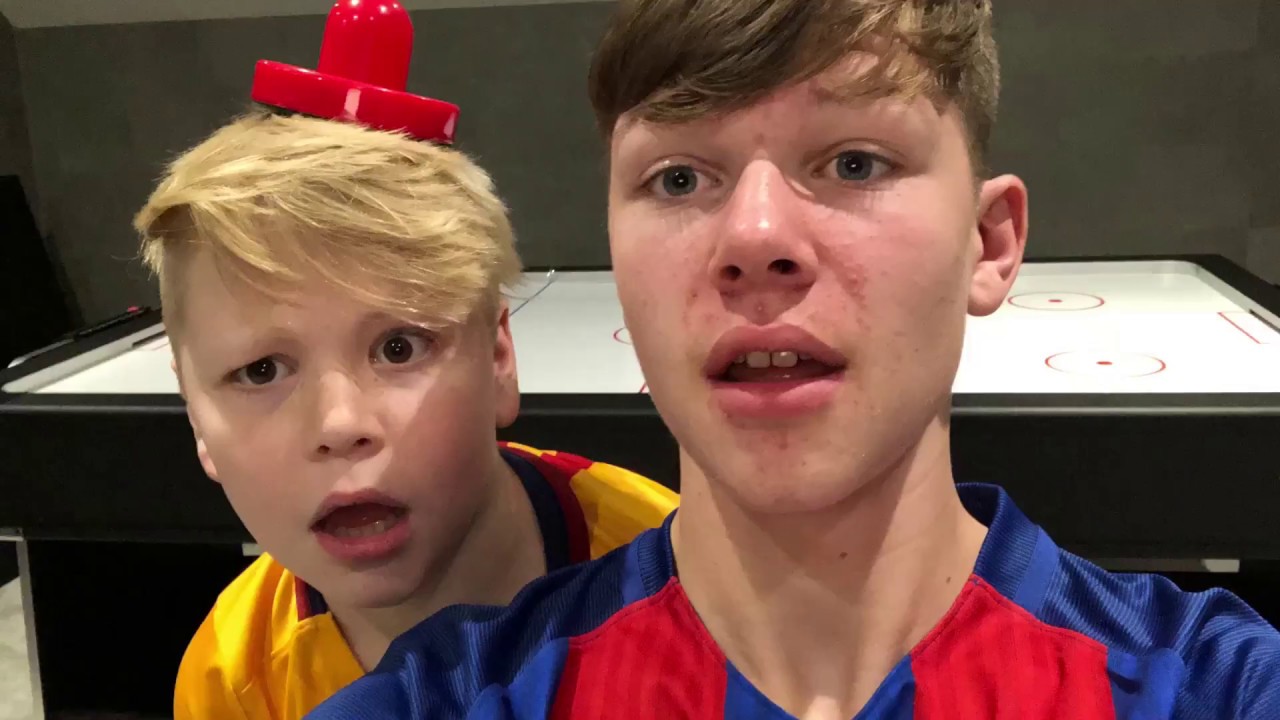AIR HOCKEY FACE-OFF BRO VS BRO - YouTube