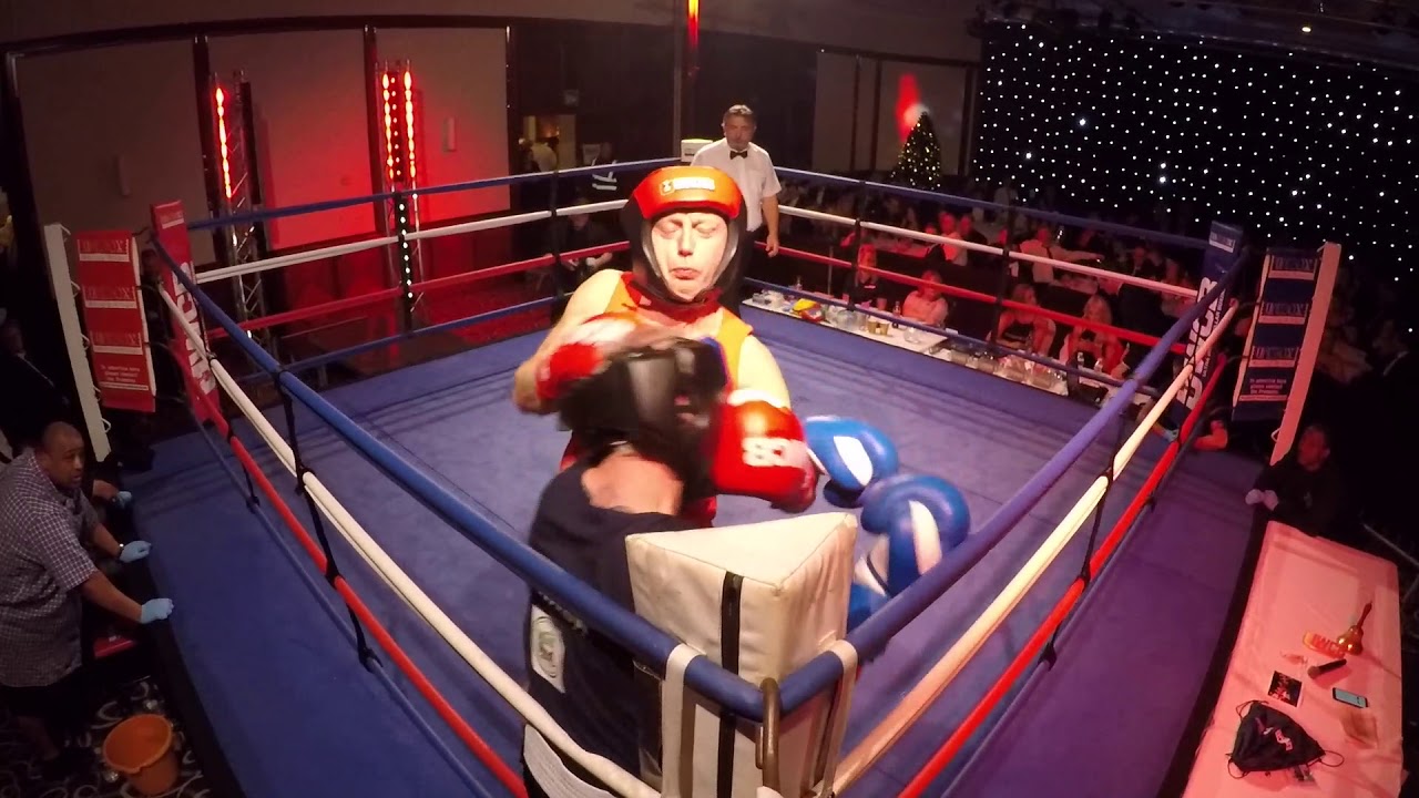 Ultra White Collar Boxing | Southampton | CRAIG MANSHIP Vs THE SCOUSE ...