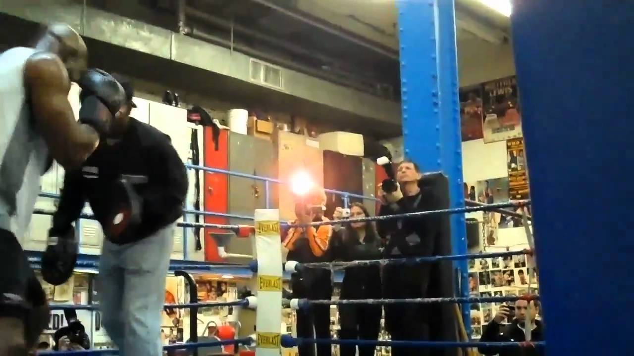 Evander Holyfield Media Workout 1/17/11 - YouTube