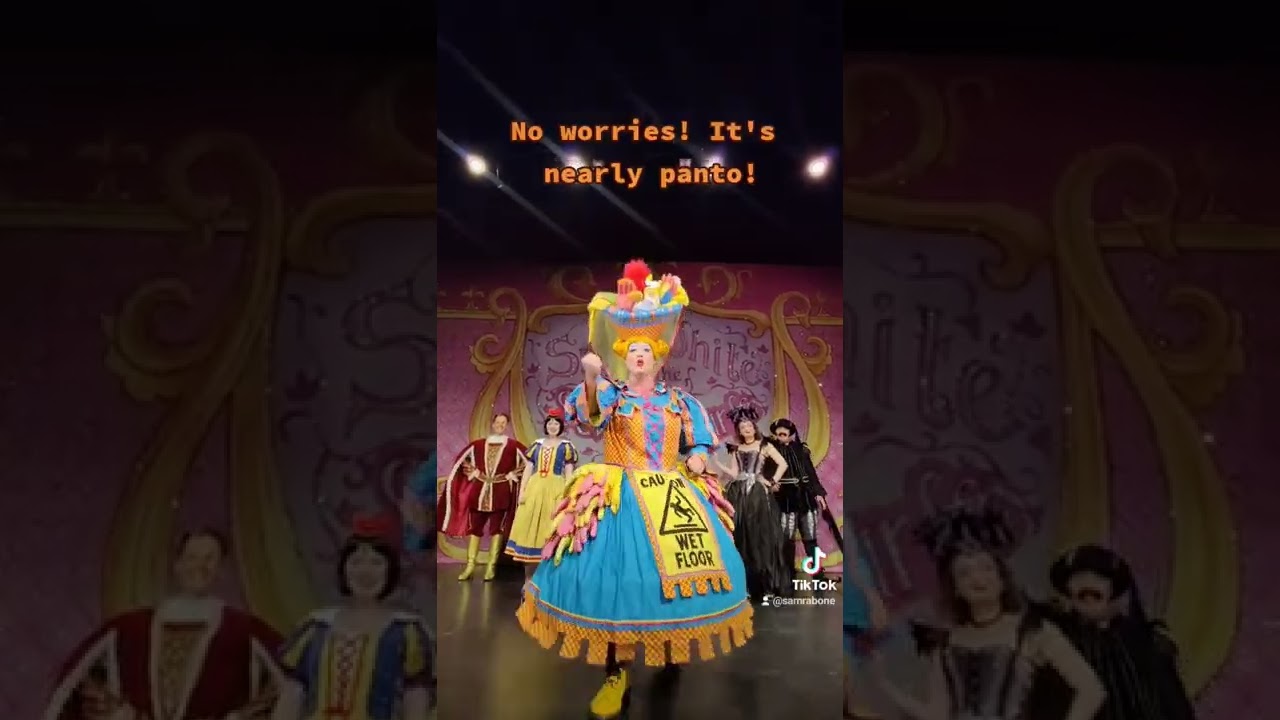 Panto Quick Change! - Snow White at the @Lichfield Garrick #pantomime # ...