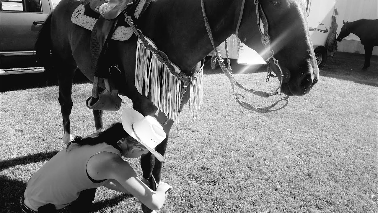 Pendleton Round Up The Green Mile Barrel Race - YouTube