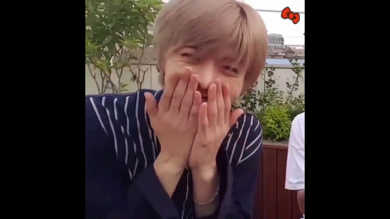 NCT Yuta laughs in loop for 1 minute - YouTube