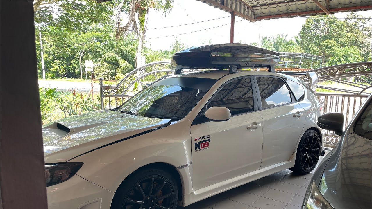 Part 23: Subaru Install roof box 420L - YouTube