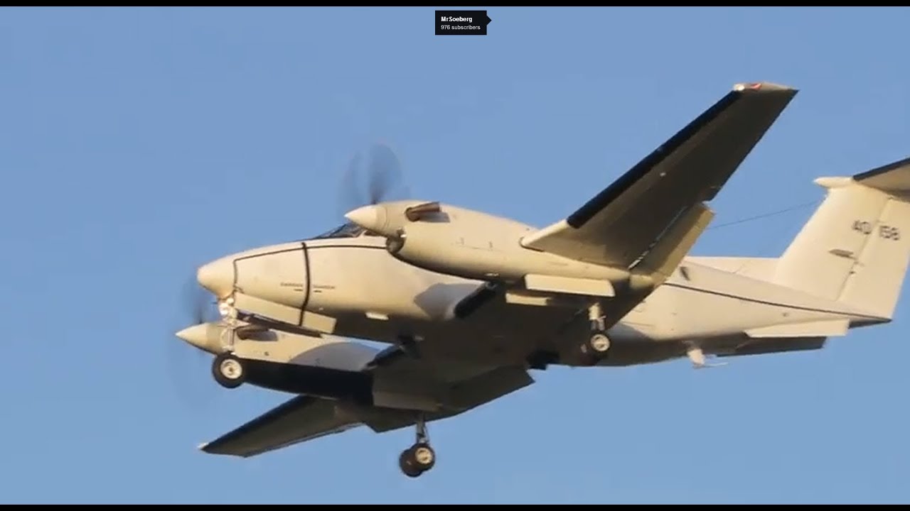Beechcraft C12 USAF; Touch &Go + Arrival at Geilenkirchen - YouTube