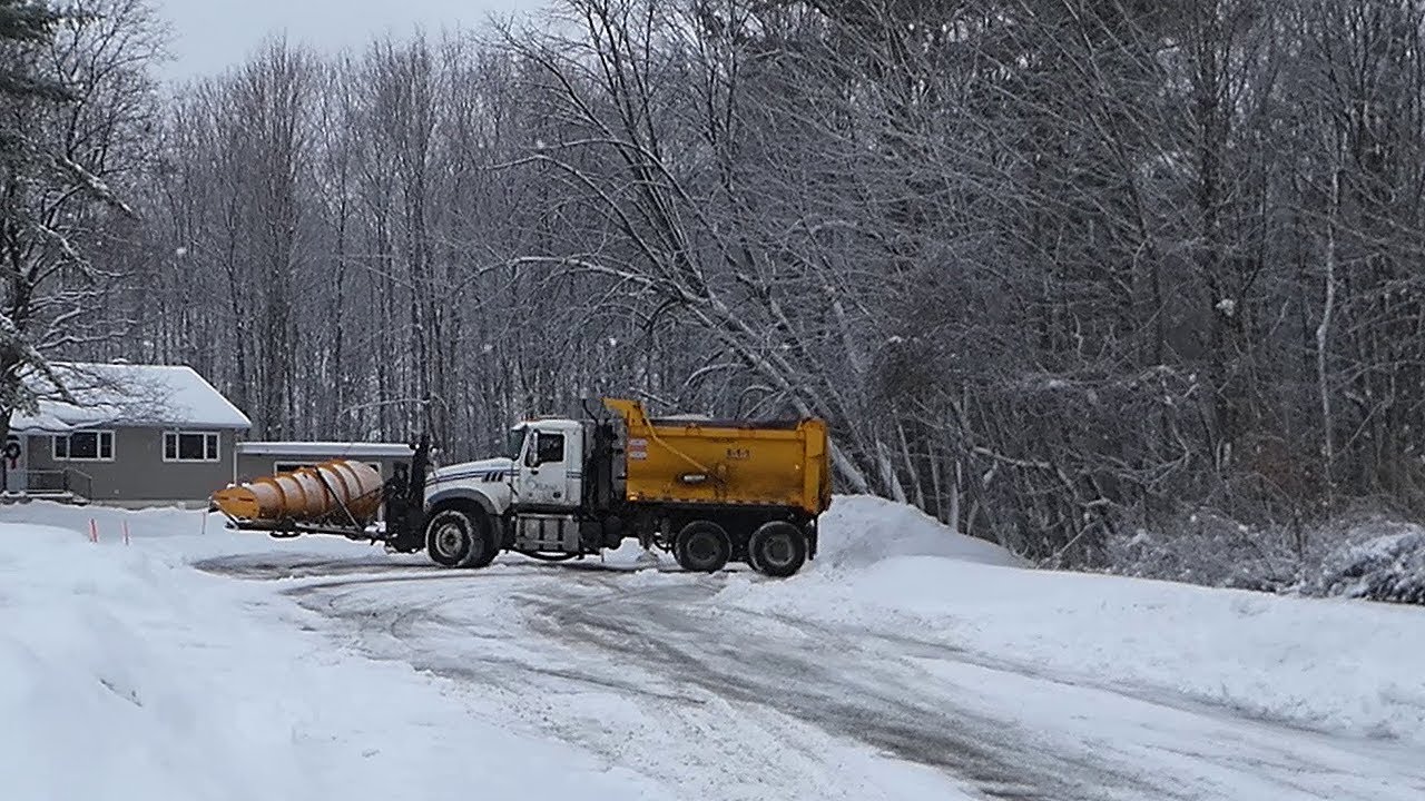 MACK Snow Removal Plow and Wing Drop, Turnaround Plowing Dead end ...