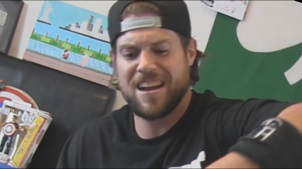 la Beast hurts his hand - YouTube
