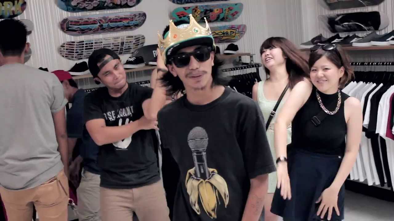 King Flip - Full Cast Flip FREE DOWNLOAD - YouTube