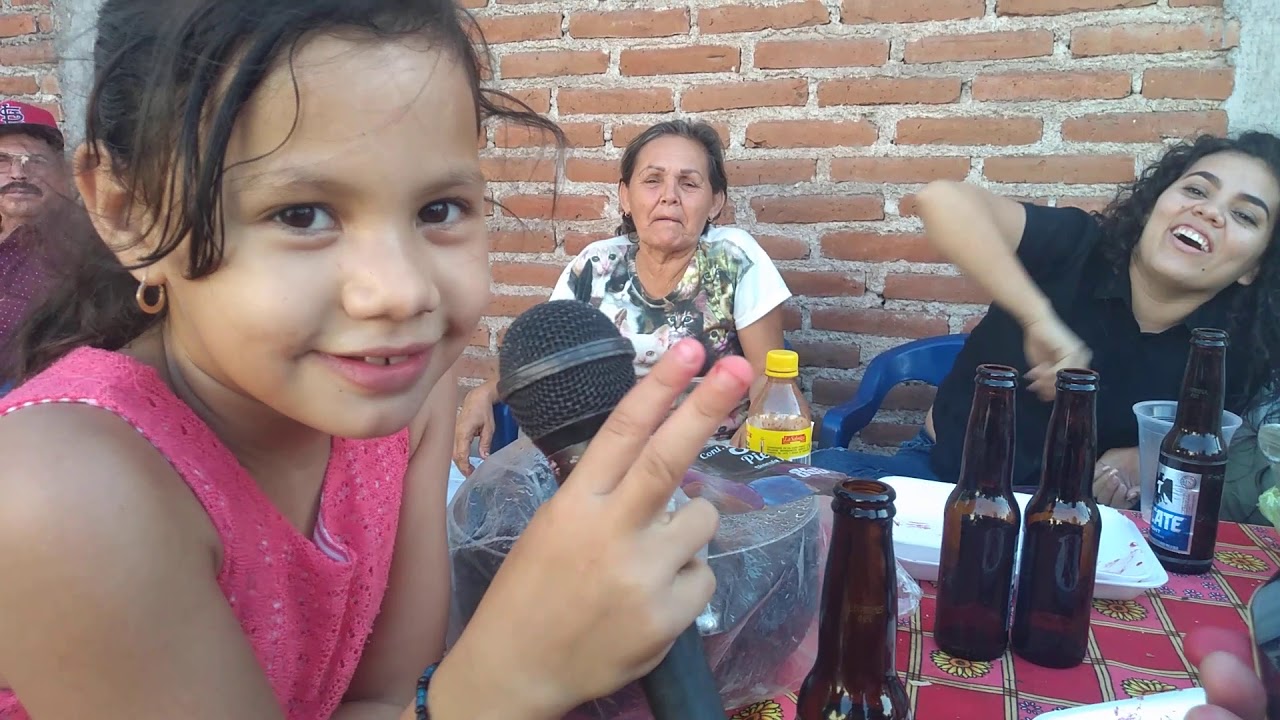 María Leyva canta "Nomás este Rey" de El Yaki - YouTube