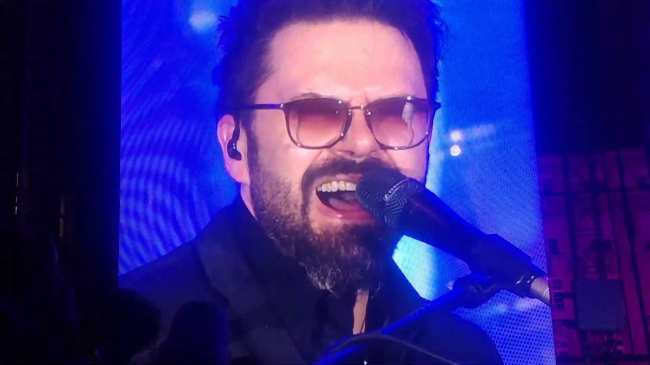 Petar Grašo - Trebam nekoga, live & Trg bana Jelačića - Zagreb - YouTube