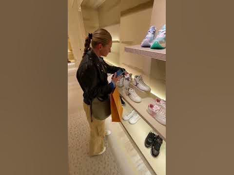 Покупаем кошелёк LOUIS VUITTON и отправляем в Москву - YouTube