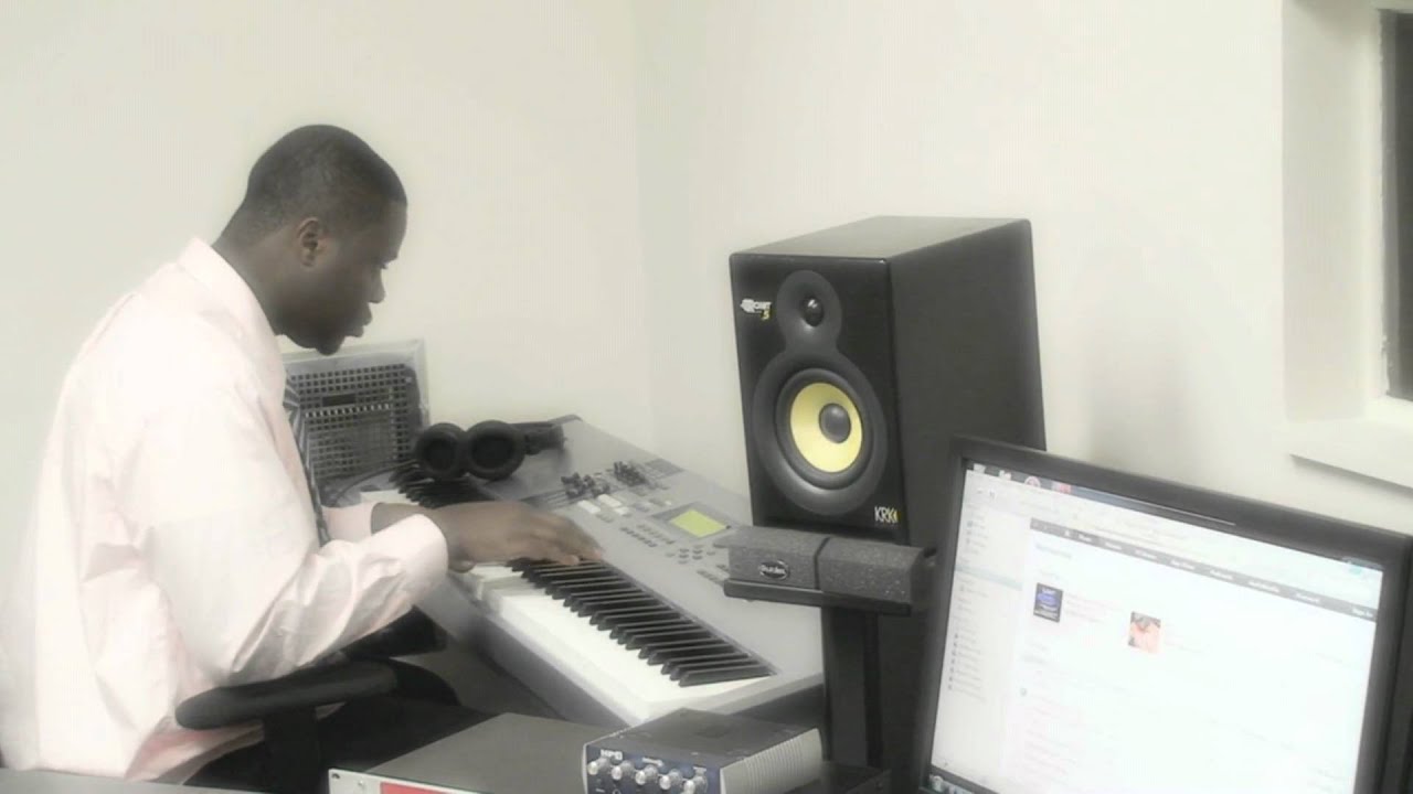 Mike Kalombo "Day Dreaming" (On ITunes) - YouTube