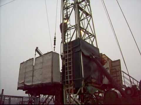 Workover Rig pulling-out a production string - YouTube