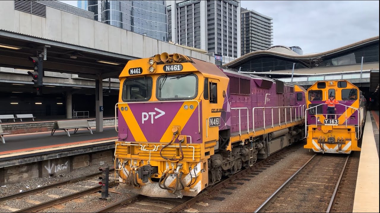 V/Line N461 City of Ararat Stops on a Red Signal at Southern Cross ...