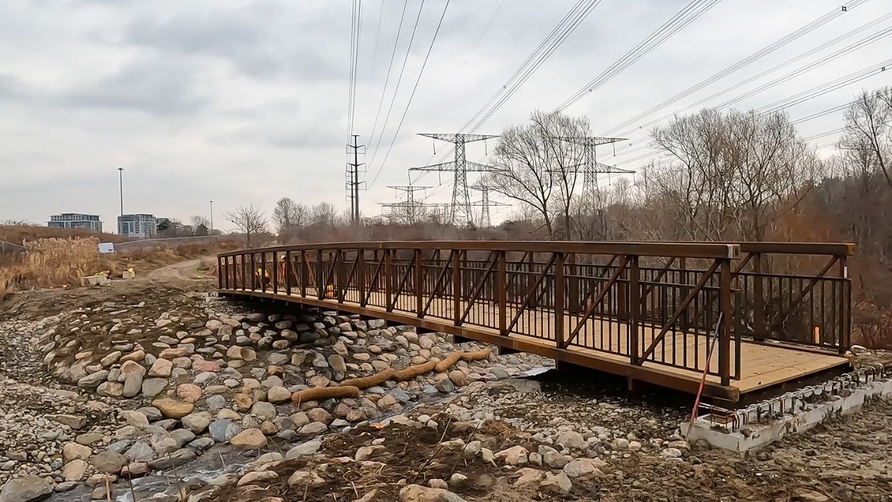 Dropping a Bridge in Place! New Pedestrian Bridge Construction + Crane ...