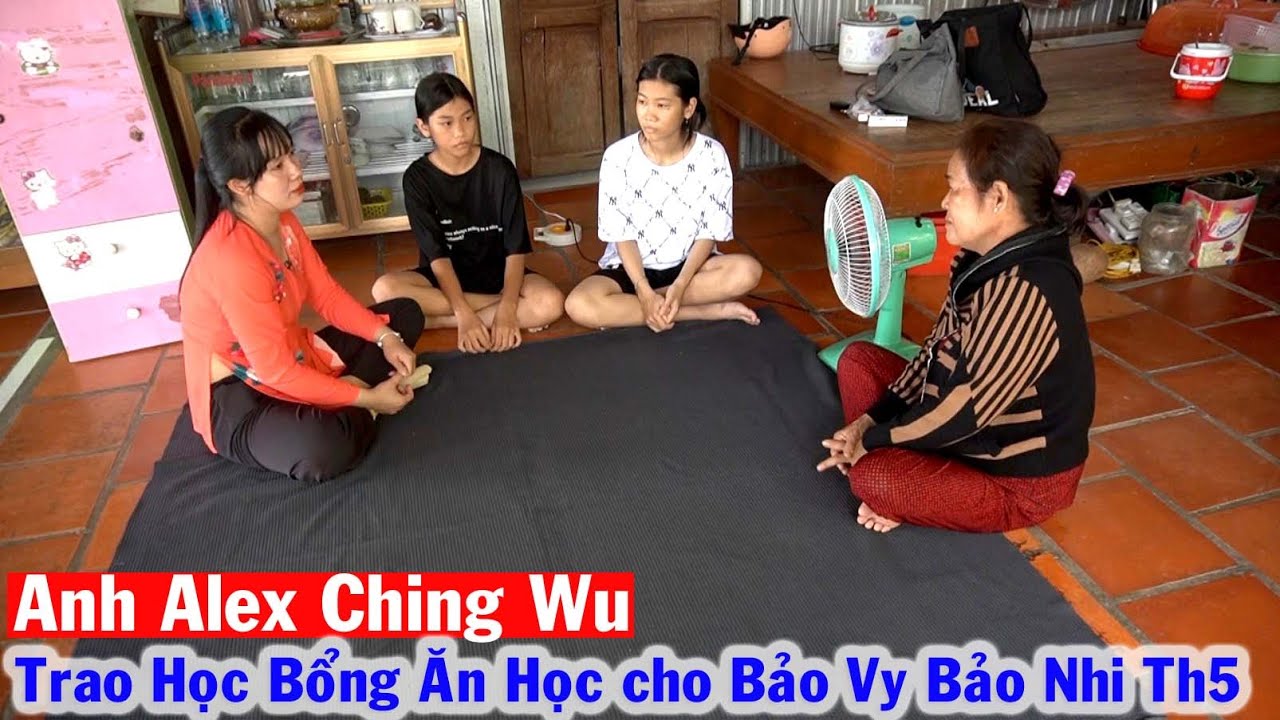 Anh Alex Ching Wu giúp trao Học Bổng Ăn Học cho Bảo Vy Bảo Nhi vào ...