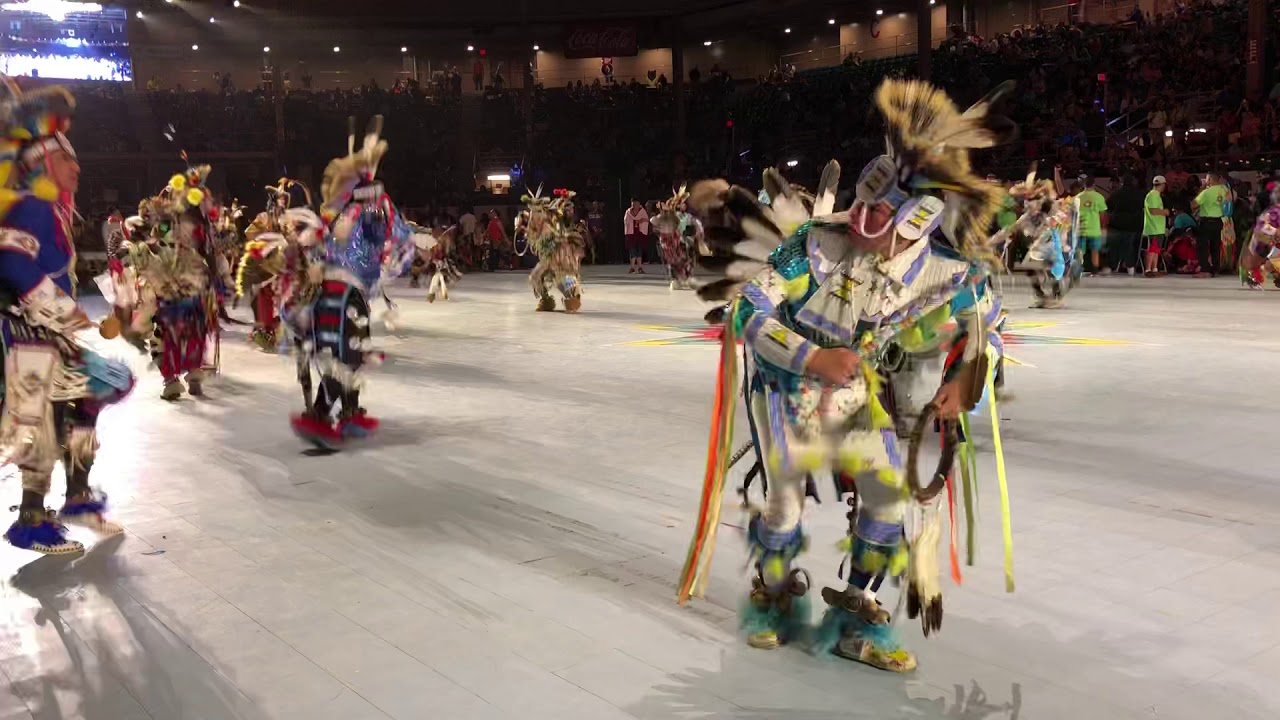 Men’s Chicken Dance - 2018 Gathering of Nations PowWow - YouTube