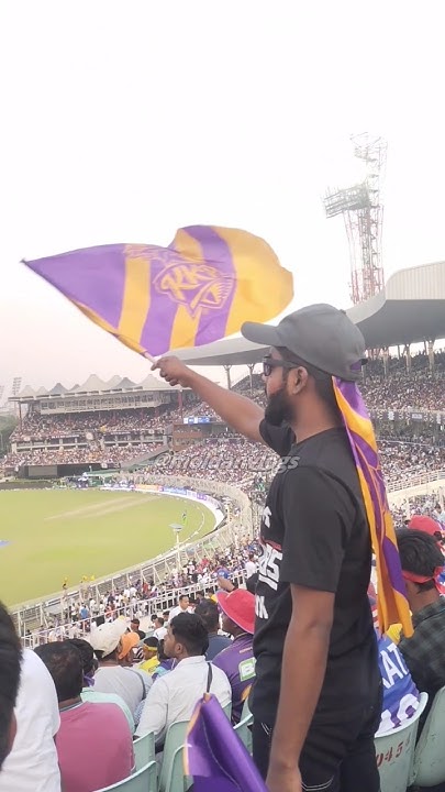 We Love KKR 💛💜 #moidanvlogs #iplvlog #iplmatch - YouTube