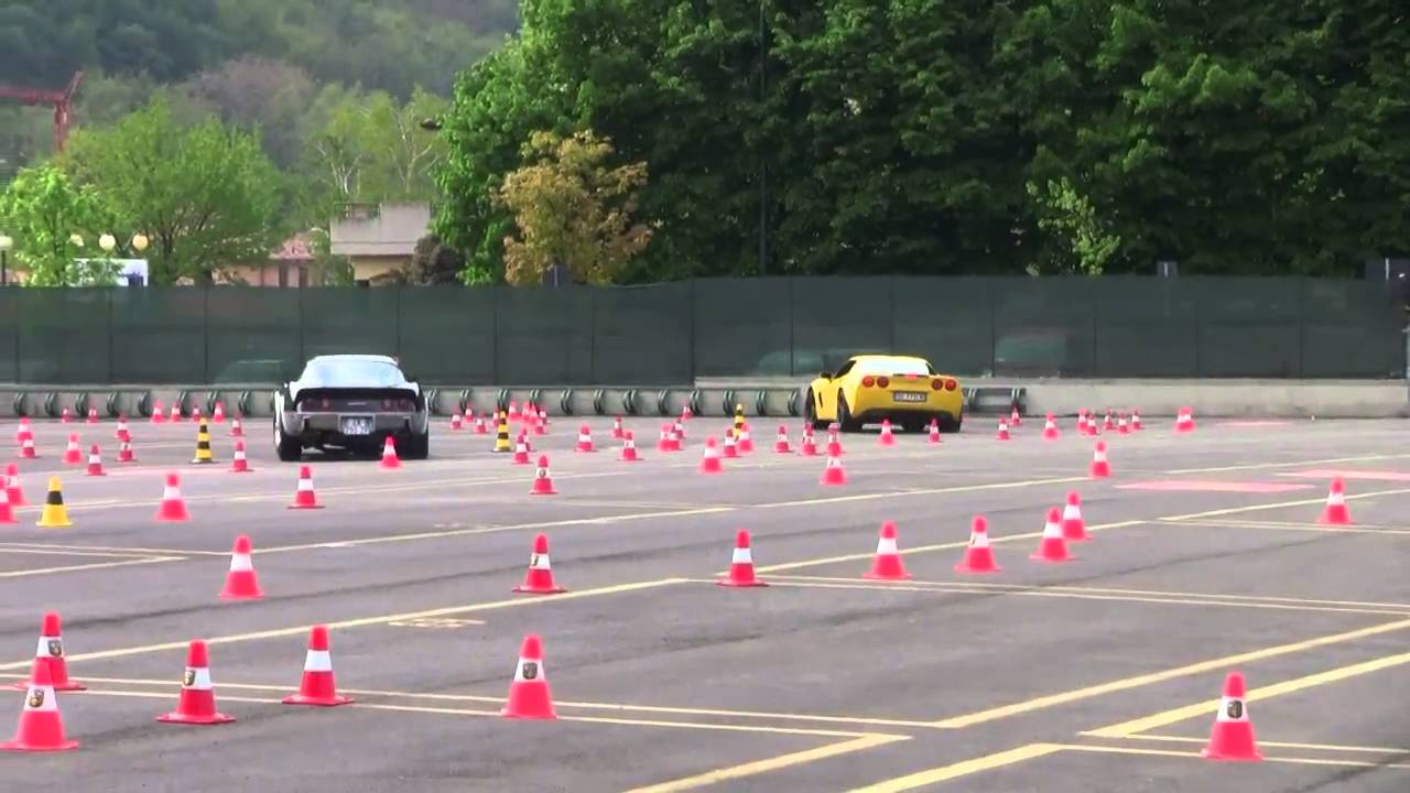 Corvette C3 (Zorro) vs Corvette Z06 (Gladiatore) - Corvette day 2011 ...